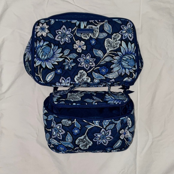 Vera Bradley | Bags | Basically Brand New Vera Bradley Toiletries Bag ...